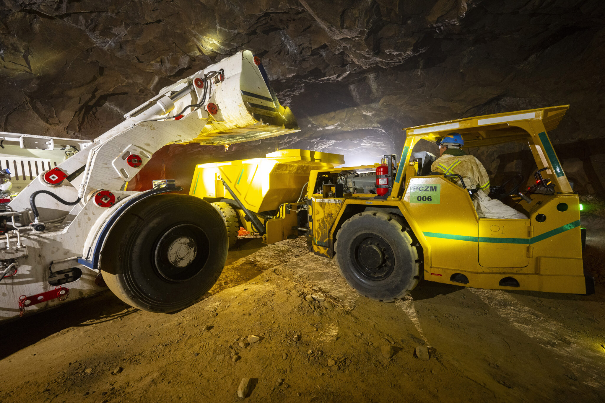 WE SUPPLY QUALITY UNDERGROUND MINING MACHINERY